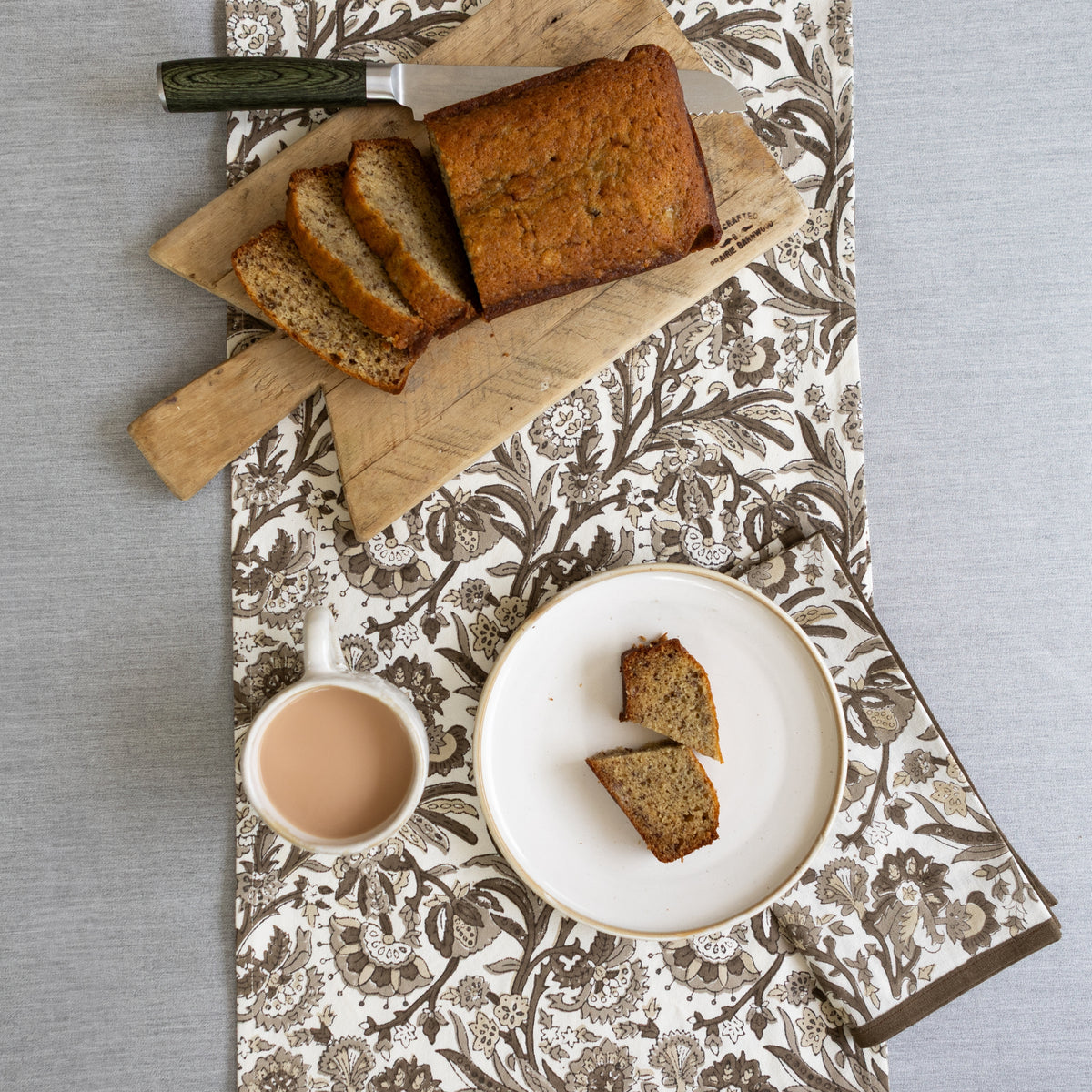 India Hicks Home Wildcard & Backgammon Mocha Table Runner – Pomegranate