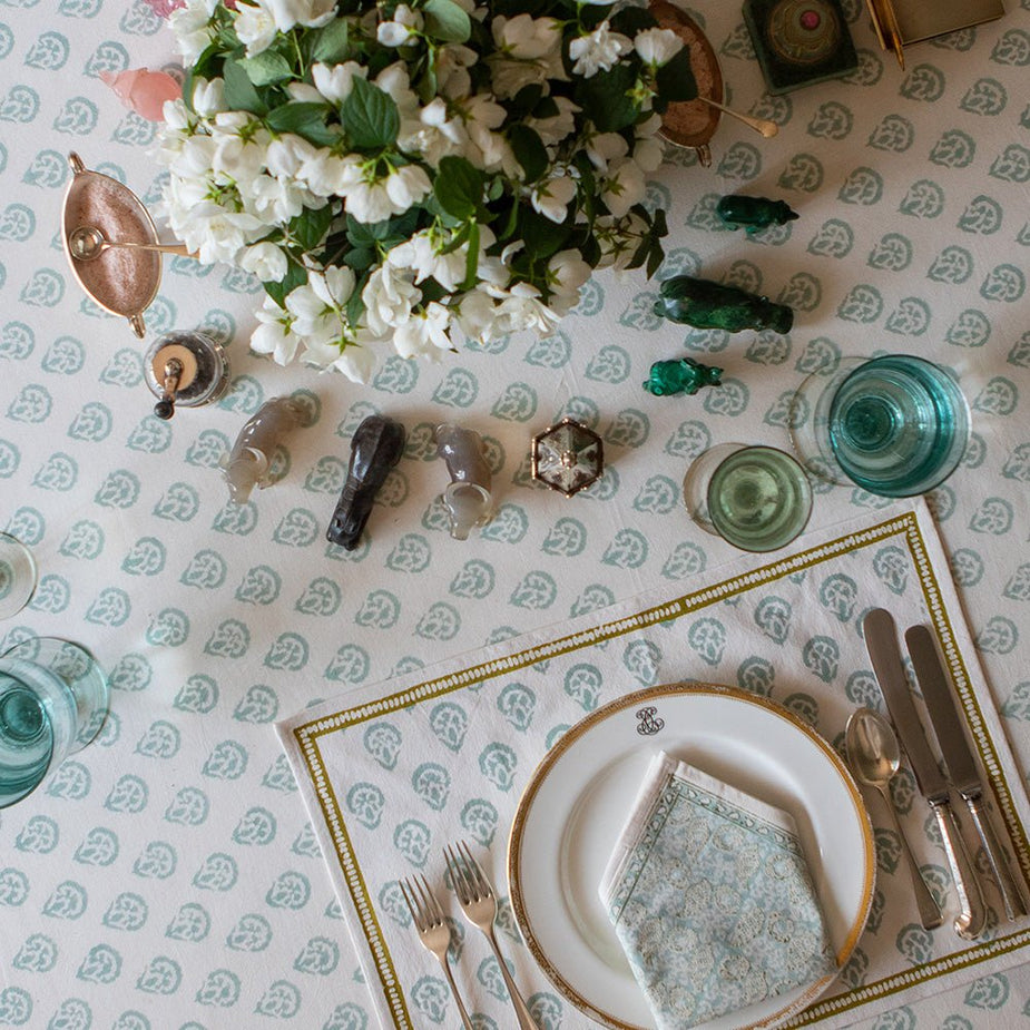 India Hicks Home Carnation Seafoam Tablecloth – Pomegranate Inc.